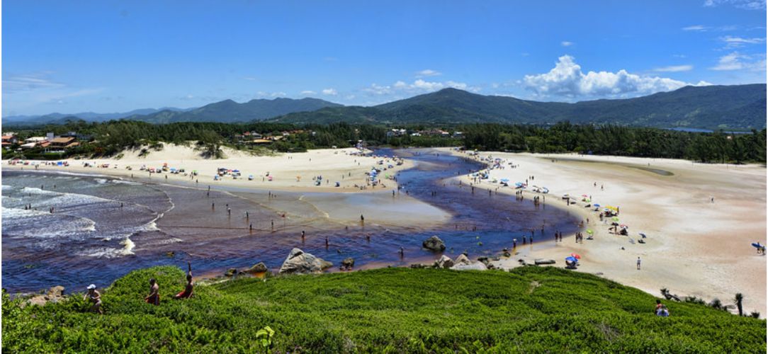 Praia da Ferrugem em Garopaba: descubra um paraíso natural - Lugares ...